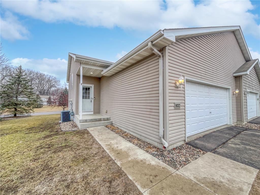 832 Ravoux Circle, Chaska, MN, 55318 | MLS: 6490231 | Edina Realty