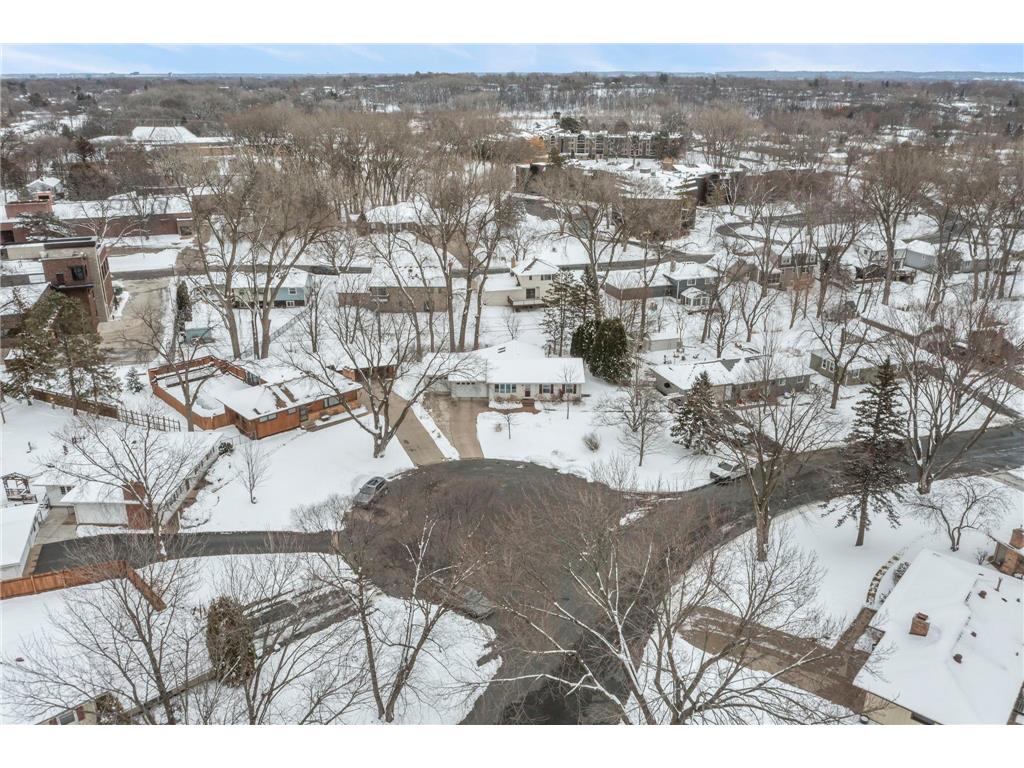 8425 Kell Avenue S, Bloomington, MN, 55437 | MLS: 7027829 | Edina Realty