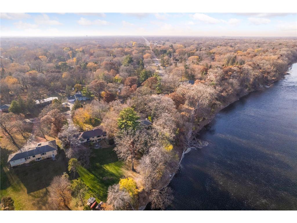 8440 Riverview Lane, Brooklyn Park, MN, 55444 | MLS: 6301185 | Edina Realty