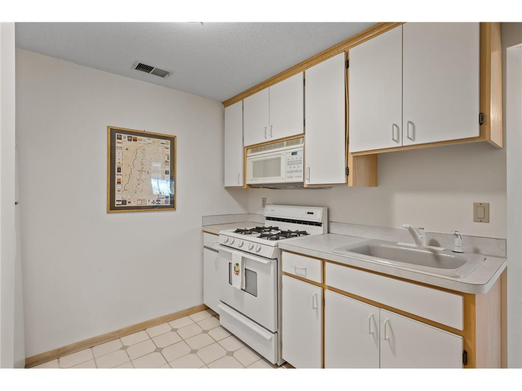 8508 Park Knoll Circle, Bloomington, MN, 55438 | MLS: 6747812 | Edina ...