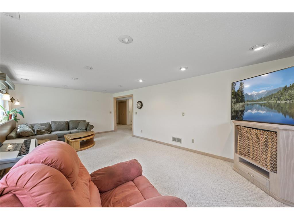 8508 Park Knoll Circle, Bloomington, MN, 55438 | MLS: 6747812 | Edina ...