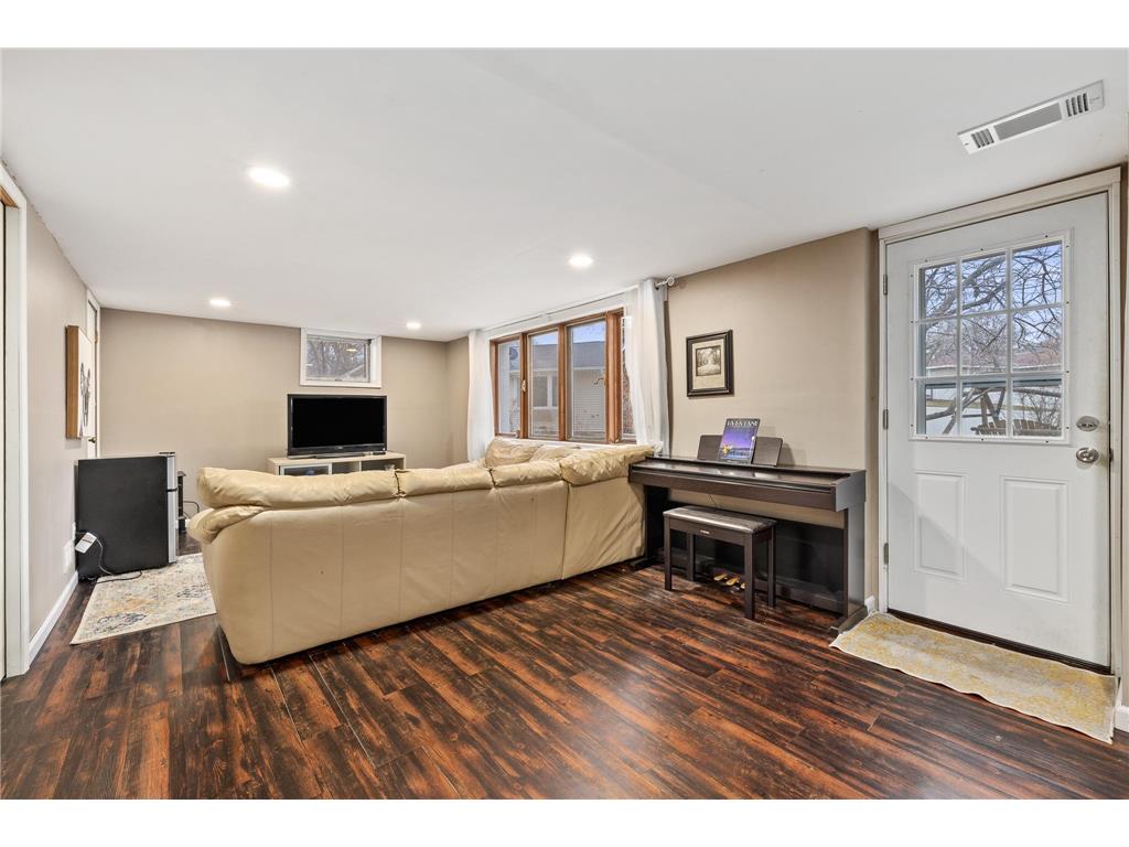 8626 Poplar Bridge Curve, Bloomington, MN, 55437 | MLS: 6505295 | Edina ...