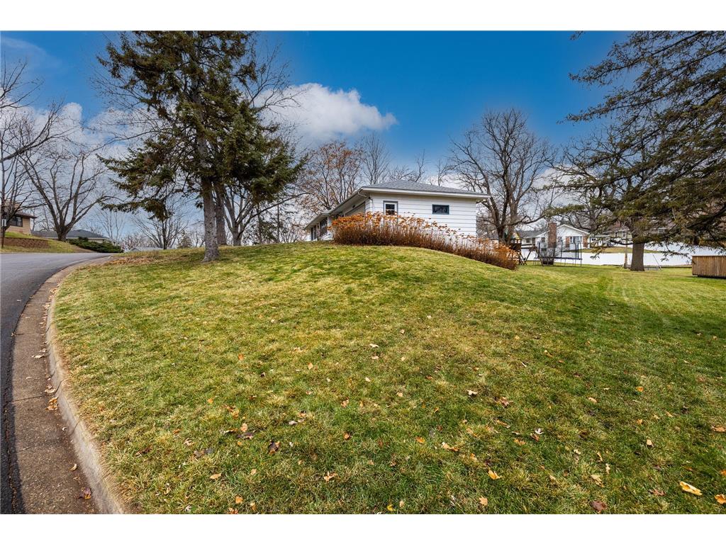 8626 Poplar Bridge Curve, Bloomington, MN, 55437 | MLS: 6505295 | Edina ...