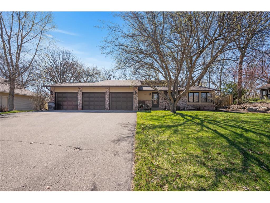 8635 Hunters Way, Apple Valley, MN, 55124 | MLS: 6350357 | Edina Realty