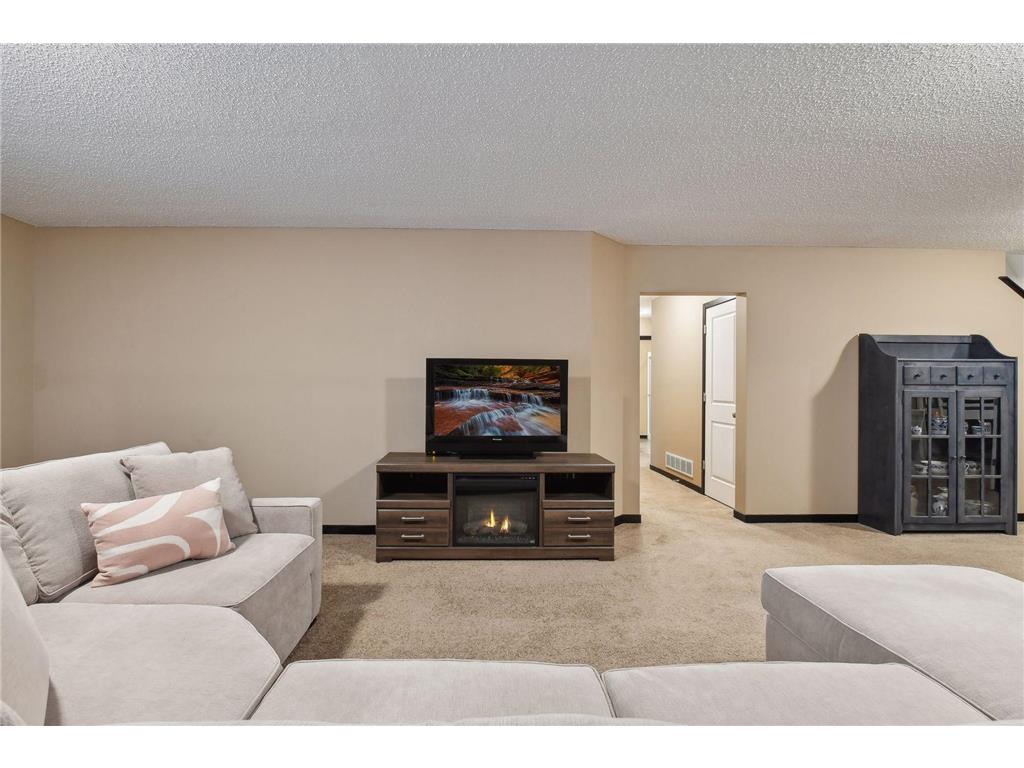 8652 Lake Riley Drive, Chanhassen, MN, 55317 | MLS: 6551782 | Edina Realty