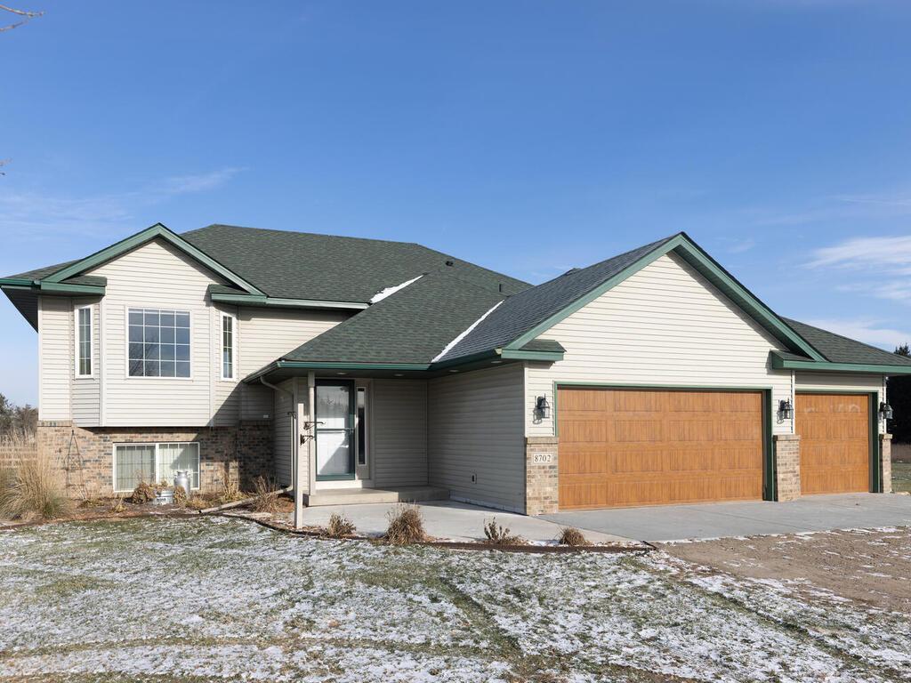 8702 275th Street, Chisago City, MN, 55013 | MLS: 6463542 | Edina Realty