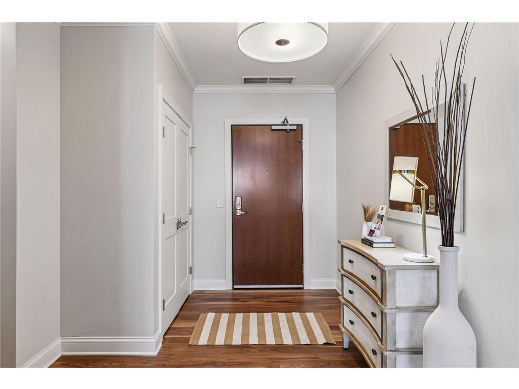 875 Lake Street N #318, Wayzata, MN, 55391 | MLS: 6747029 | Edina Realty