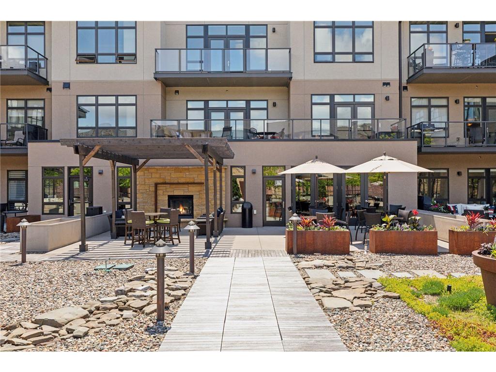 875 Lake Street N #409, Wayzata, MN, 55391 | MLS: 6700064 | Edina Realty