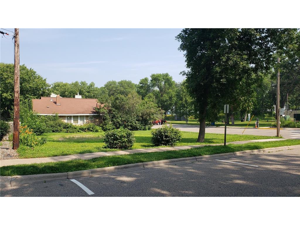 88 1st Street, Excelsior, MN, 55331 | MLS: 6764346 | Edina Realty