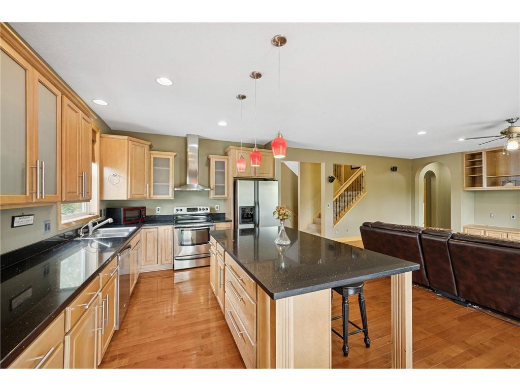 880 Drew Drive, Woodbury, MN, 55129 | MLS: 6787988 | Edina Realty