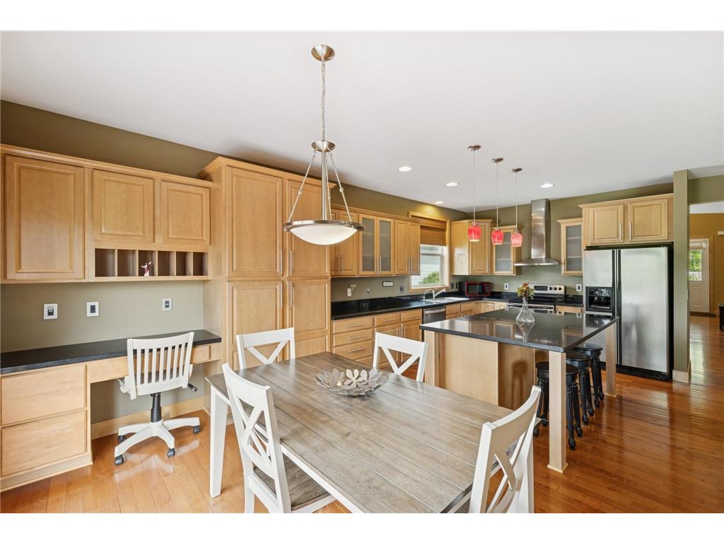 880 Drew Drive, Woodbury, MN, 55129 | MLS: 6787988 | Edina Realty