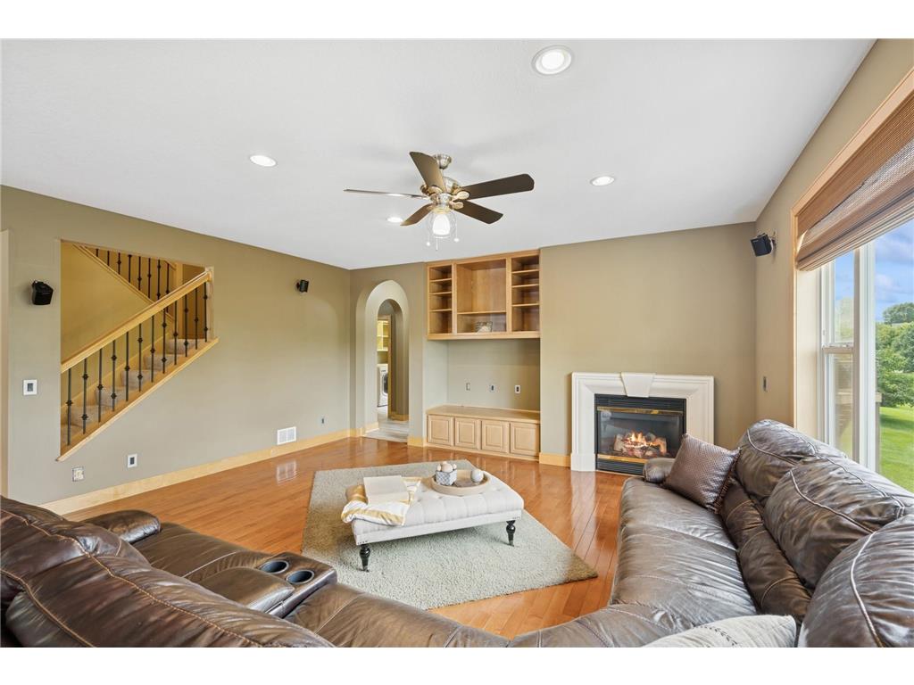880 Drew Drive, Woodbury, MN, 55129 | MLS: 6787988 | Edina Realty