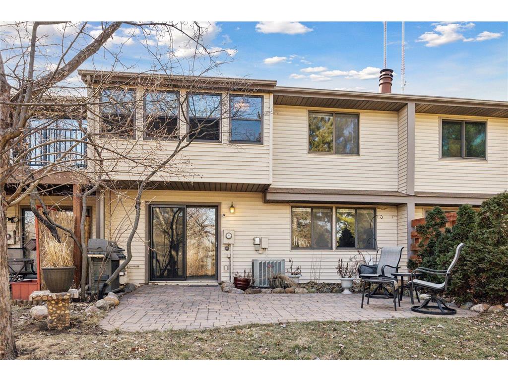 889 Nancy Circle, Shoreview, MN, 55126 | MLS: 6497642 | Edina Realty