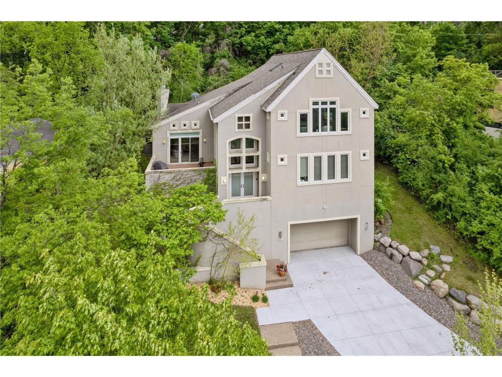 903 Kenwood Parkway, Minneapolis, MN, 55403 | MLS: 6715319 | Edina Realty