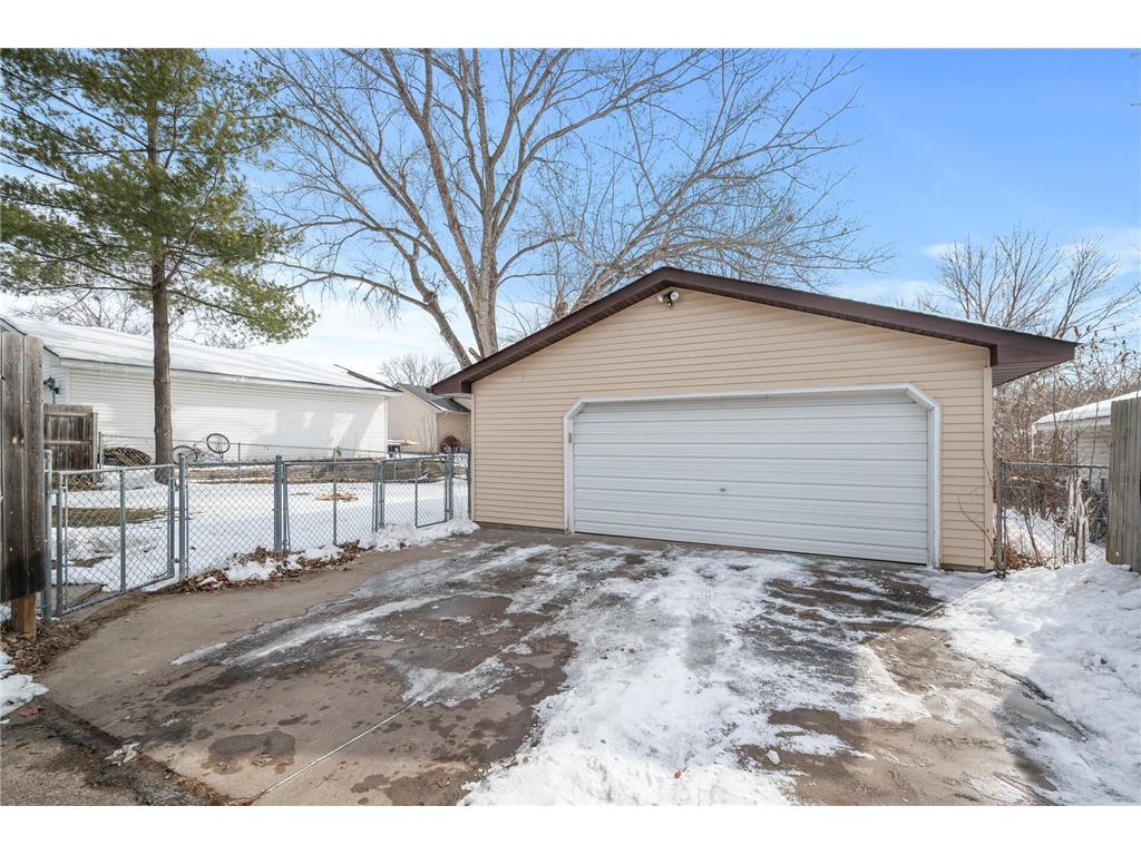 907 10th Street SW, Forest Lake, MN, 55025 | MLS: 6503838 | Edina Realty