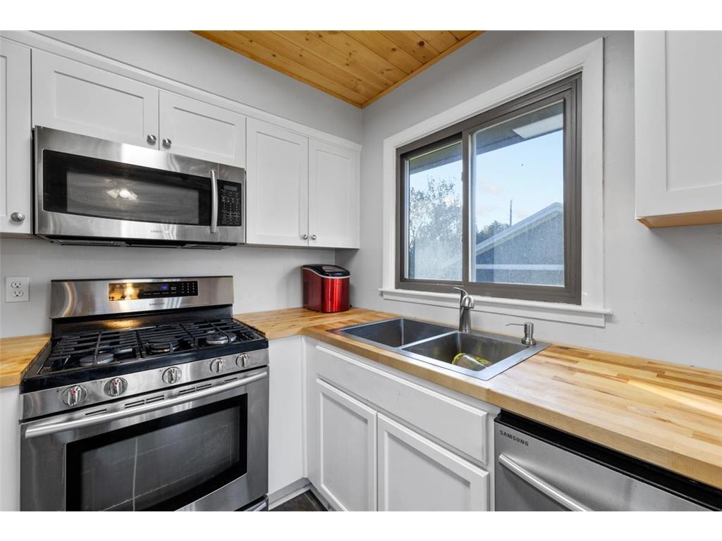 925 Redwell Lane, Apple Valley, MN, 55124 | MLS: 6561614 | Edina Realty