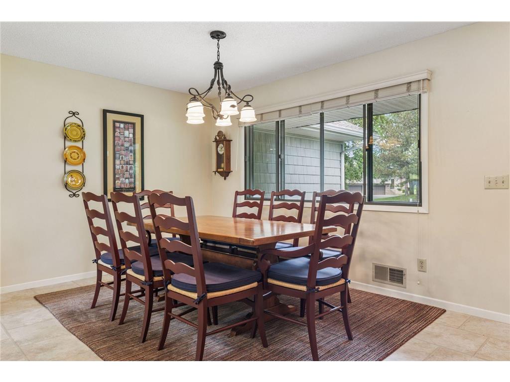 9363 Kingsview Lane N, Maple Grove, MN, 55369 | MLS: 6731251 | Edina Realty