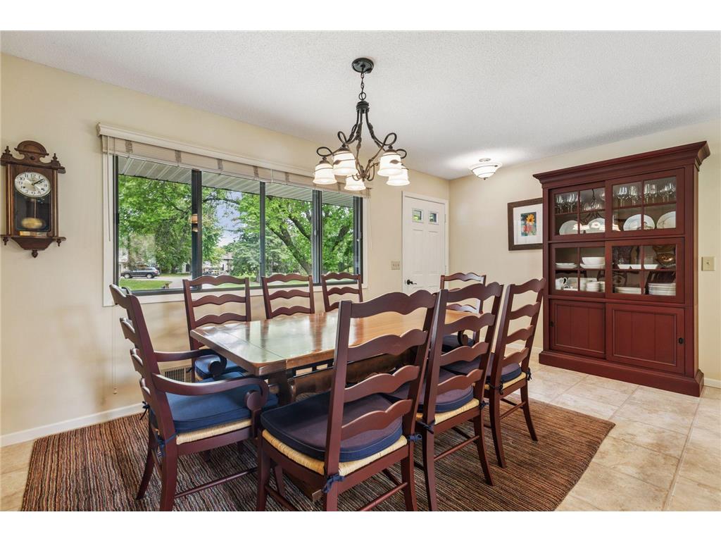 9363 Kingsview Lane N, Maple Grove, MN, 55369 | MLS: 6731251 | Edina Realty