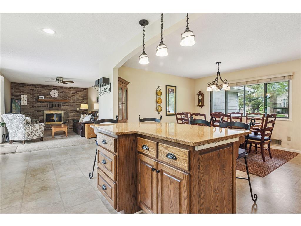 9363 Kingsview Lane N, Maple Grove, MN, 55369 | MLS: 6731251 | Edina Realty
