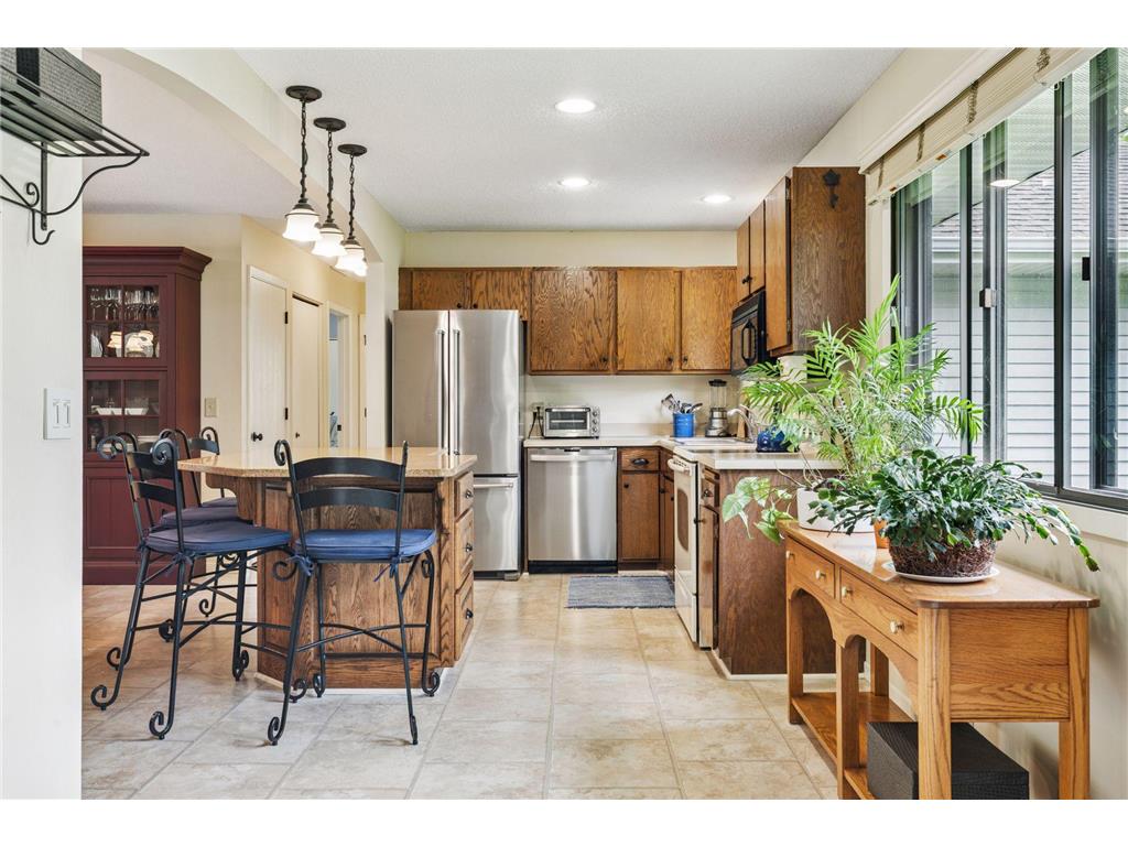 9363 Kingsview Lane N, Maple Grove, MN, 55369 | MLS: 6731251 | Edina Realty