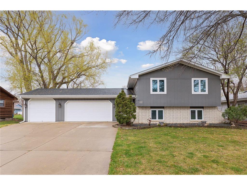 9404 Wellington Lane N, Maple Grove, MN, 55369 | MLS: 6522070 | Edina ...