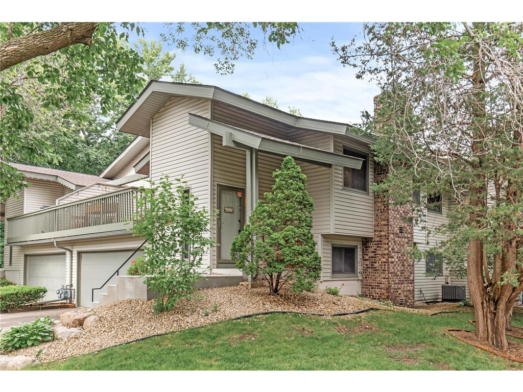 9639 Hampshire Lane, Eden Prairie, MN, 55347 | MLS: 6586555 | Edina Realty