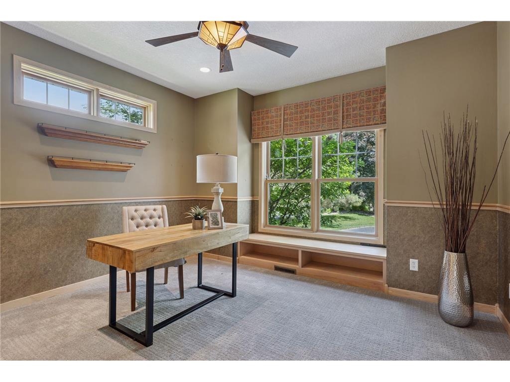 974 County Road C E, Maplewood, MN, 55109 | MLS: 6737908 | Edina Realty