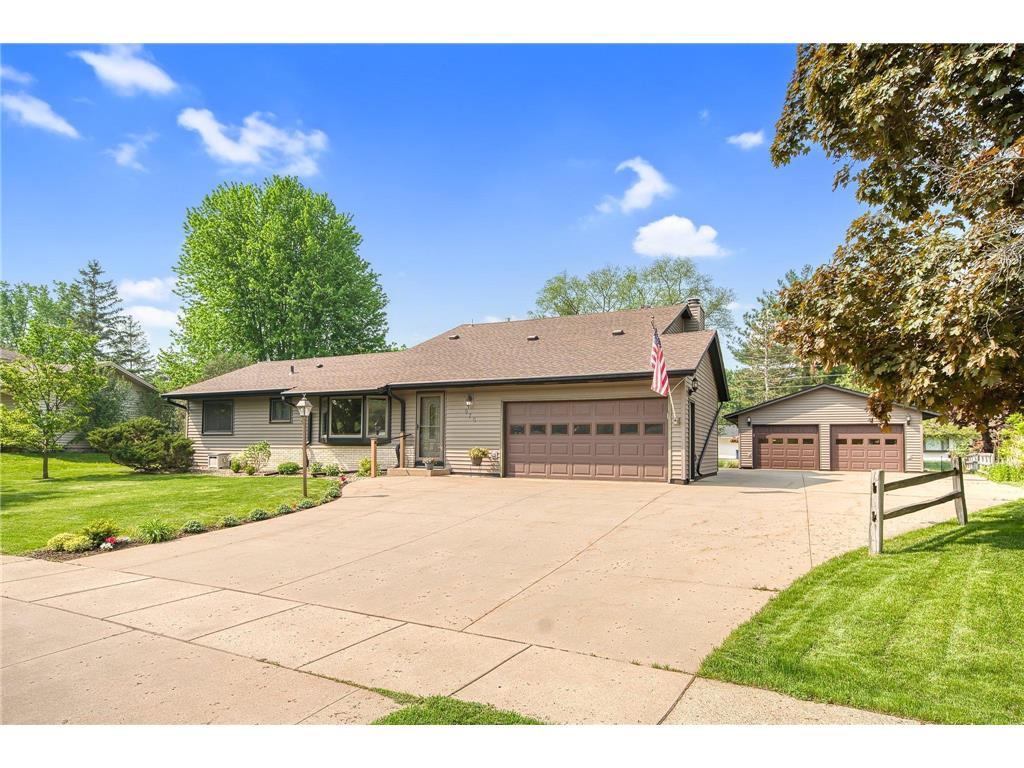 976 Cortland Drive S, Apple Valley, MN, 55124 | MLS: 6534933 | Edina Realty
