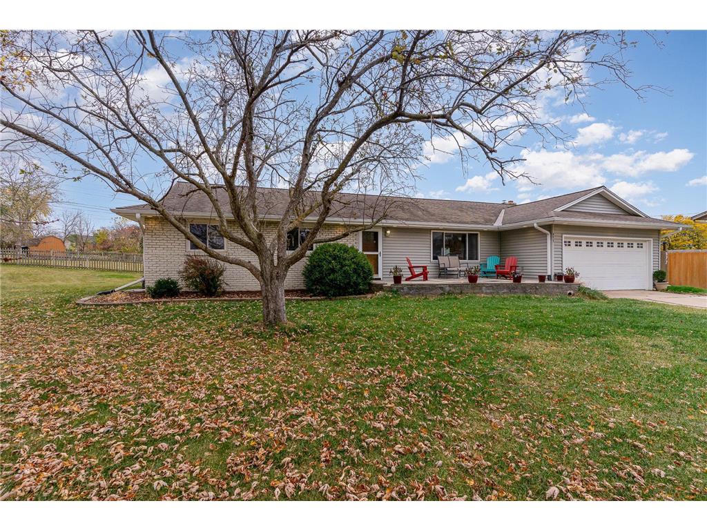 977 Redwood Drive, Apple Valley, MN, 55124 | MLS: 6620423 | Edina Realty