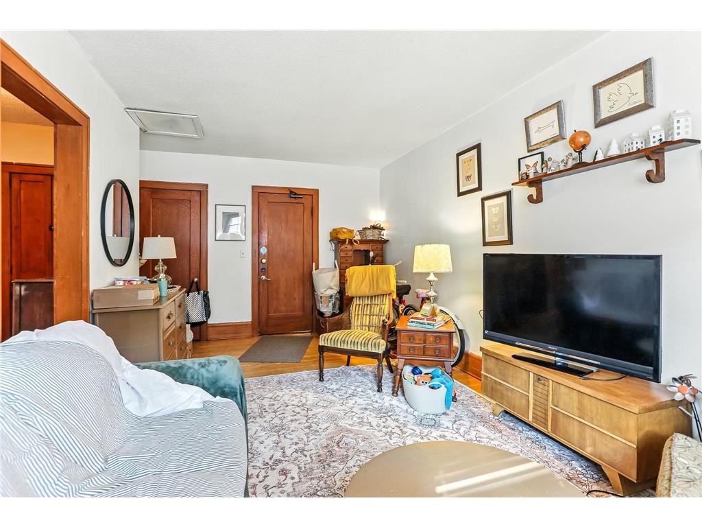 978 Grand Avenue, Saint Paul, MN, 55105 | MLS: 6776679 | Edina Realty