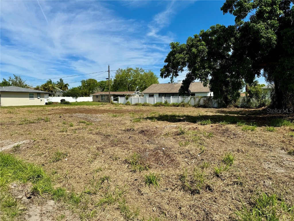 Roslyn Road, Venice, FL, 34293 | MLS: A4603054 | Edina Realty