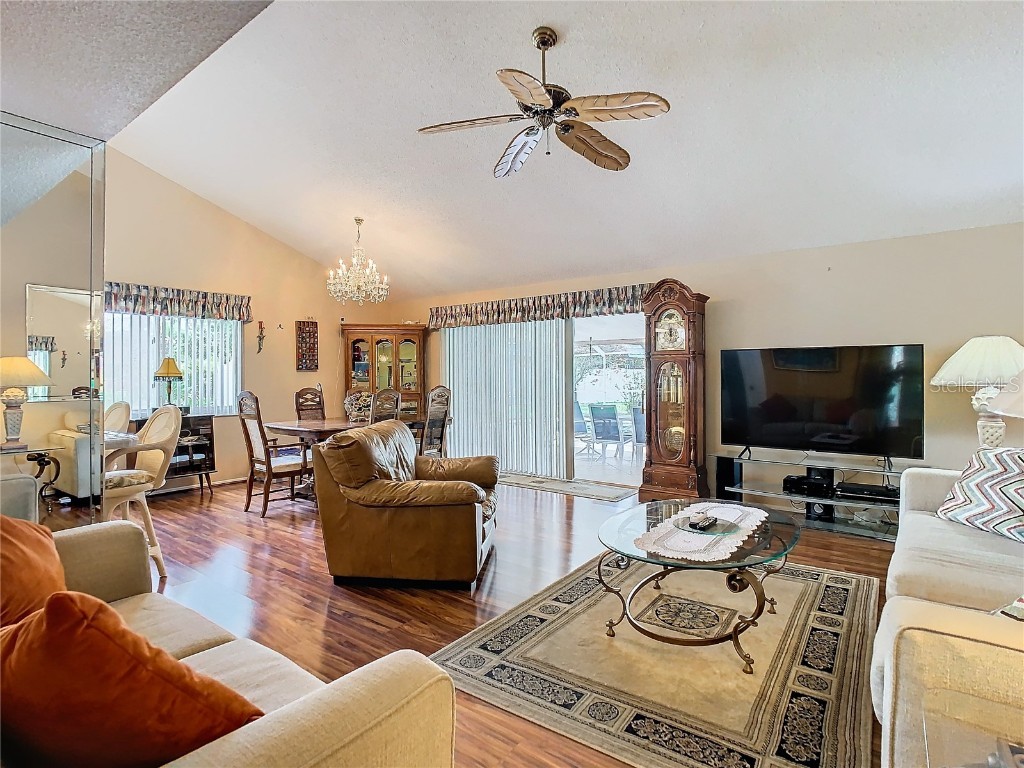 1001 Redbud Circle, Plant City, FL, 33563 | MLS: OM677007 | Edina Realty