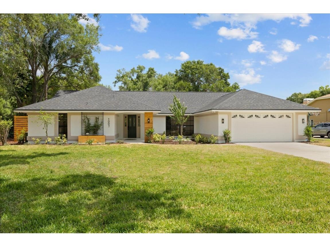 1007 Hastings Court, Lutz, FL, 33548 | MLS: T3531362 | Edina Realty
