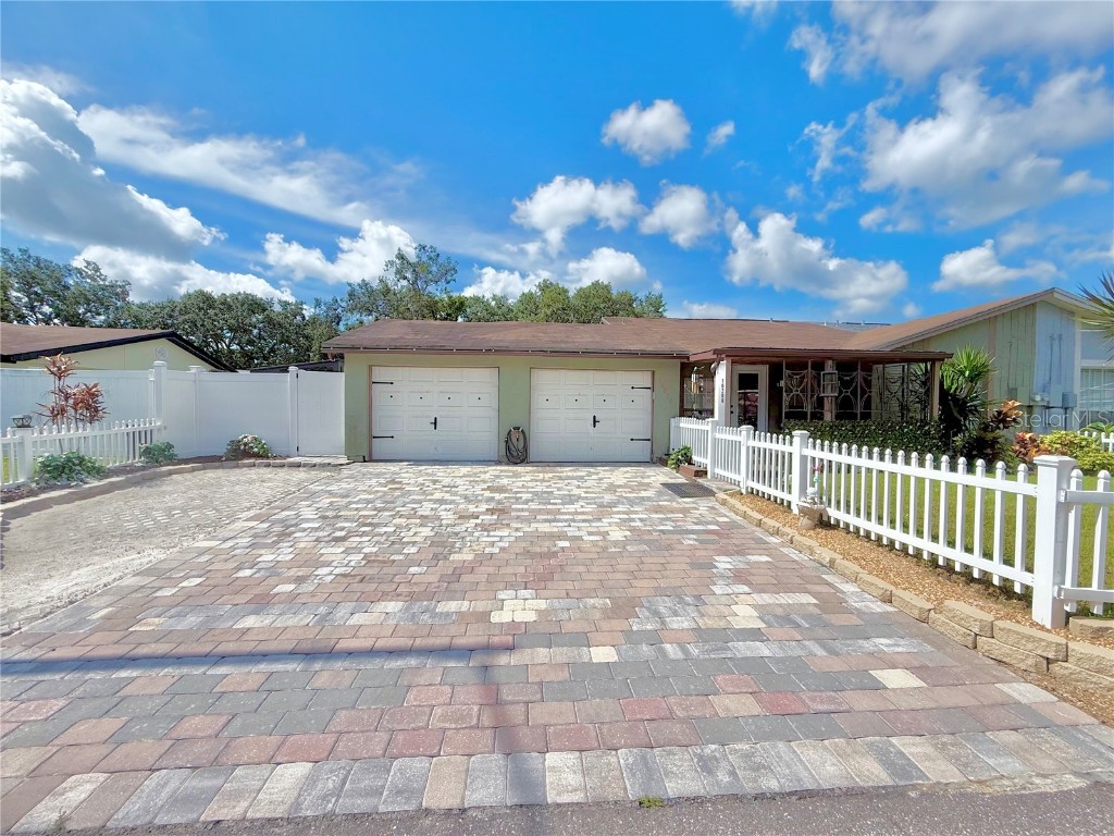 10208 Turtle Hill Court, Tampa, FL, 33615 | MLS: TB8405681 | Edina Realty