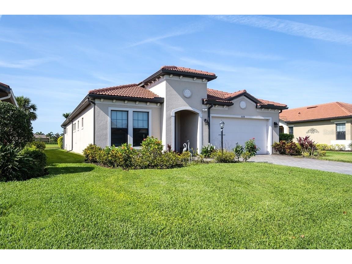 10228 Loch Lomond Drive, Bradenton, FL, 34211 | MLS: A4589379 | Edina ...