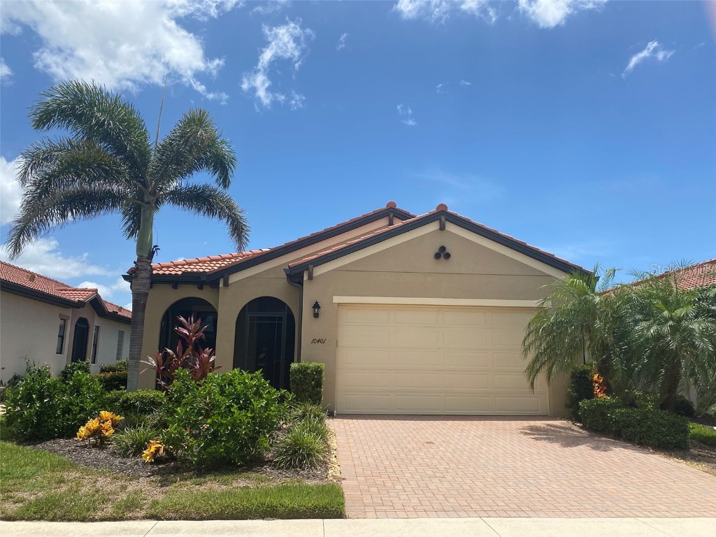 10401 Crooked Creek Drive, Venice, FL, 34293 | MLS: J991248 | Edina Realty