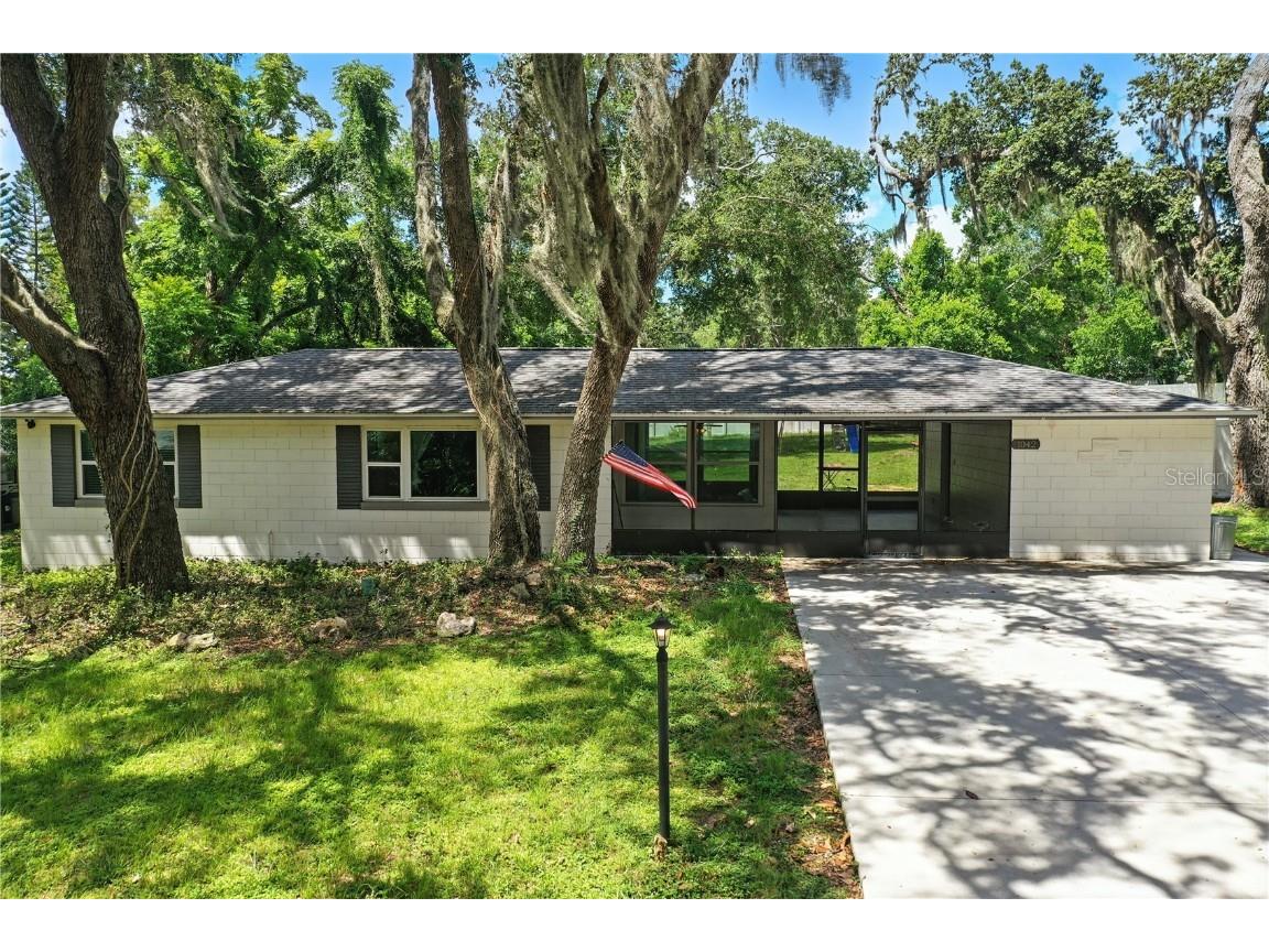 1042 N Magnolia Circle, Eustis, FL, 32726 | MLS: O6332458 | Edina Realty