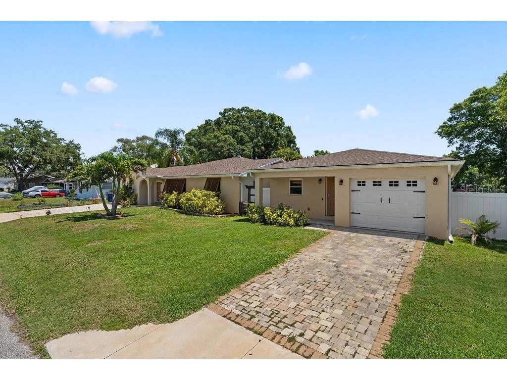 109 Lake Judy Lee Drive, Largo, FL, 33771 | MLS: U8240612 | Edina Realty