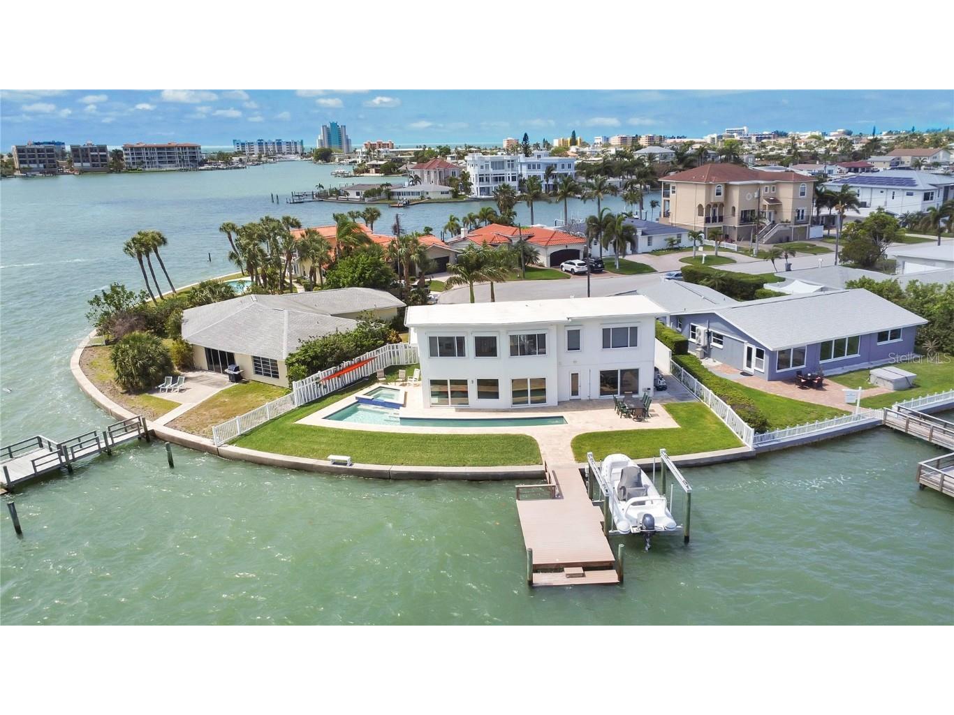 11055 6th Street E, Treasure Island, FL, 33706 | MLS: O6189936 | Edina ...