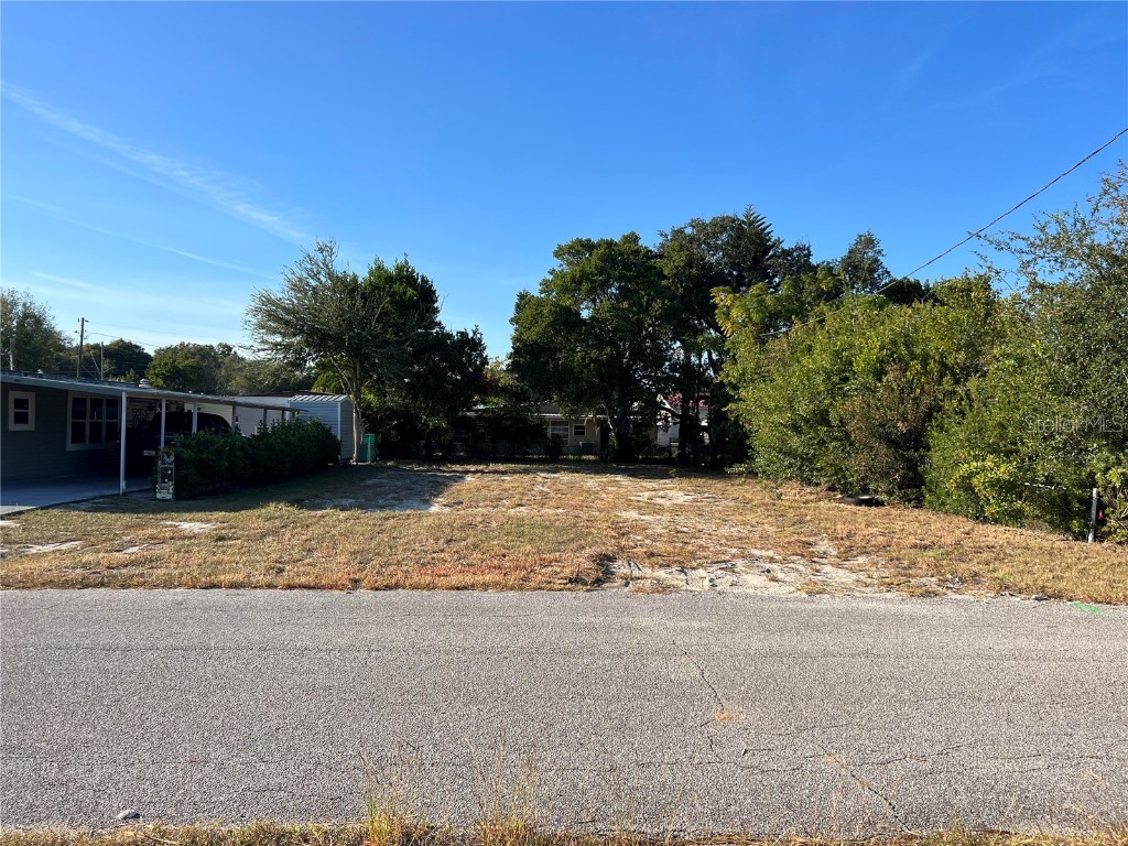 1114 Estate Drive, Tavares, FL, 32778 | MLS: G5081845 | Edina Realty