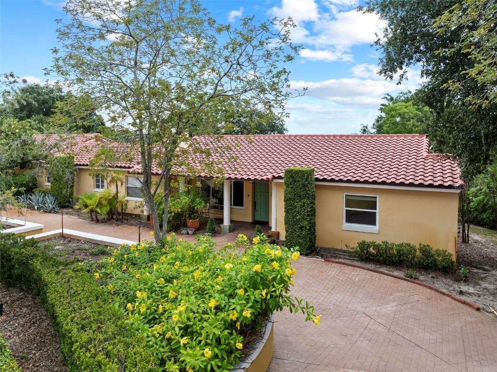 1121 Sunset Drive, Lake Wales, FL, 33853 | MLS: S5130900 | Edina Realty