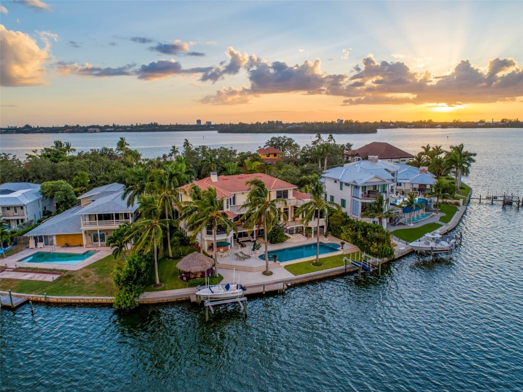 1137 N Lake Shore Drive, Sarasota, FL, 34231 | MLS: A4585703 | Edina Realty