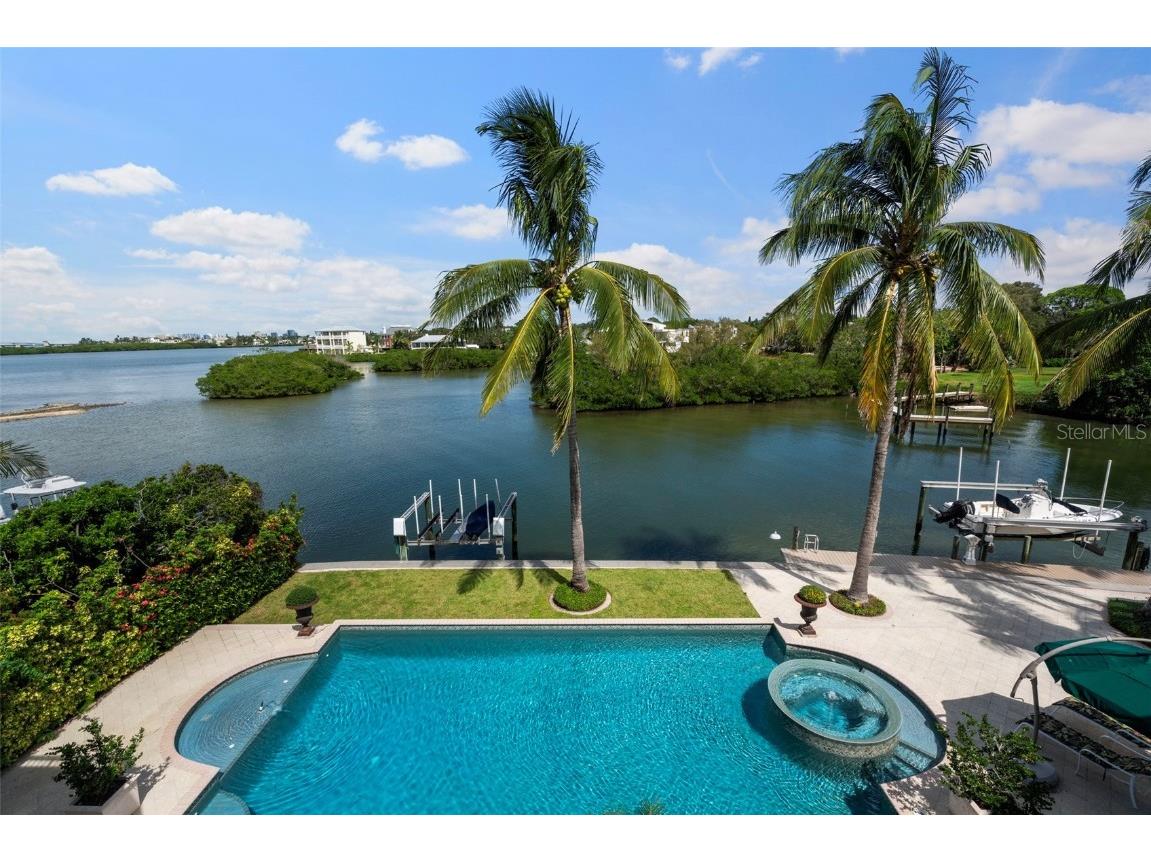 1137 N Lake Shore Drive, Sarasota, FL, 34231 | MLS: A4585703 | Edina Realty