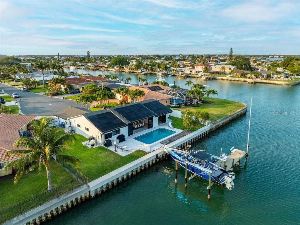 11600 5th Street E, Treasure Island, FL, 33706 | MLS: U8241985 | Edina ...