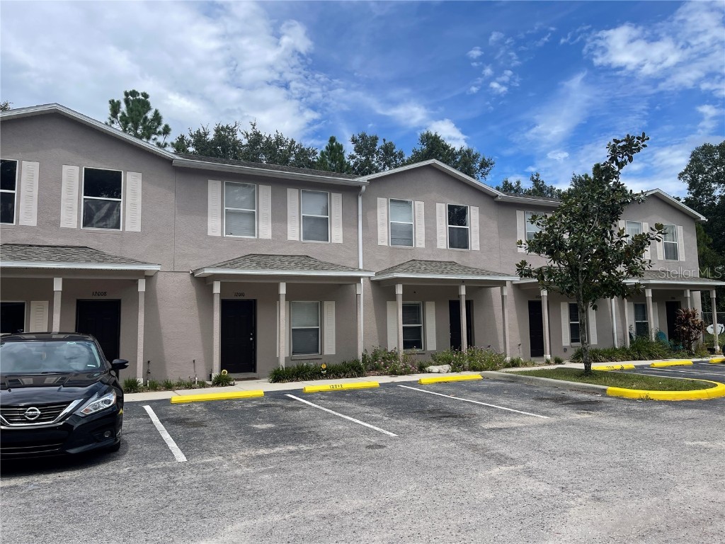 12009 Peach Grove Court, Seffner, FL, 33584 | MLS: T3400013 | Edina Realty