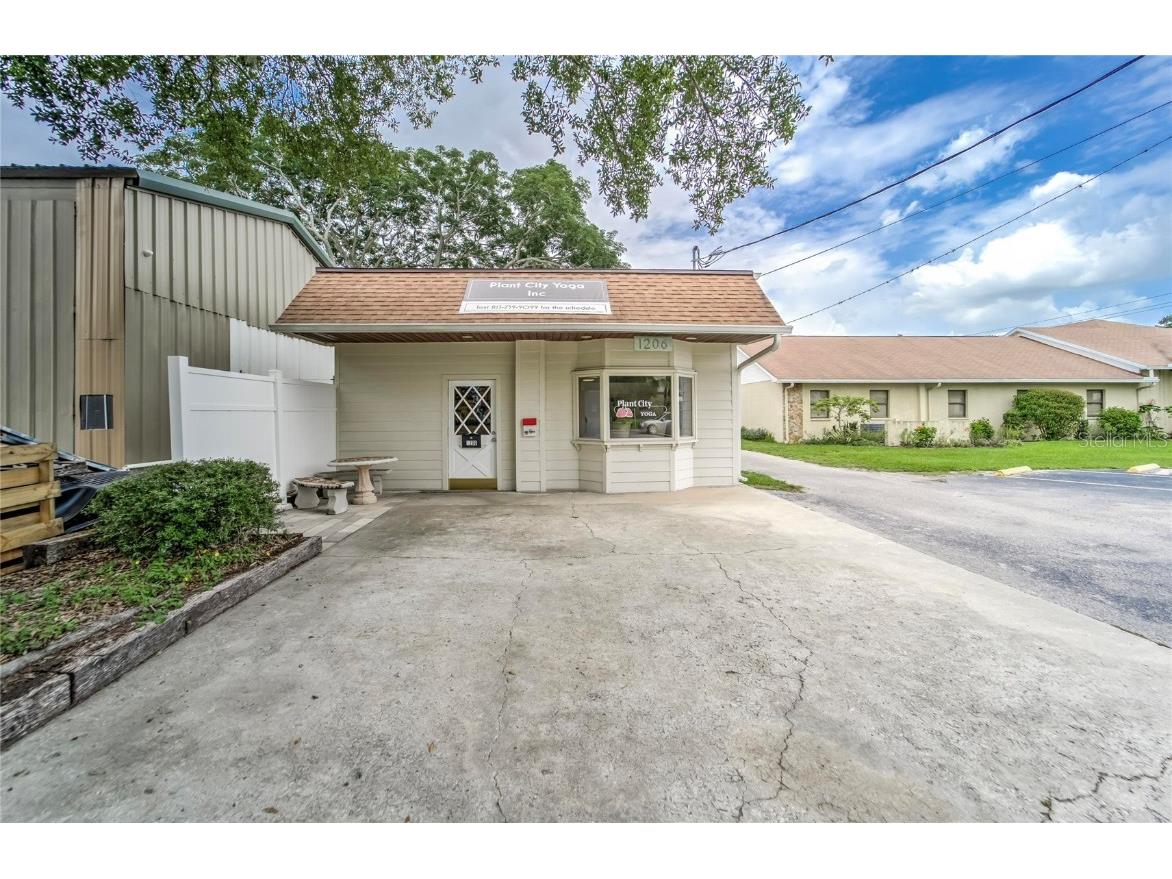 1206 E Baker Street, Plant City, FL, 33563 | MLS: T3315688 | Edina Realty