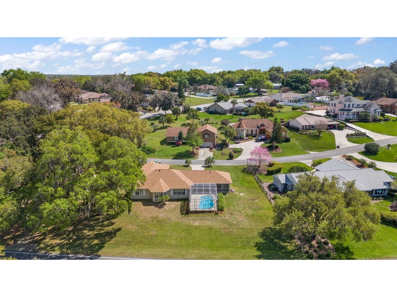 1206 Overlook Road, Eustis, FL, 32726 | MLS: G5079602 | Edina Realty