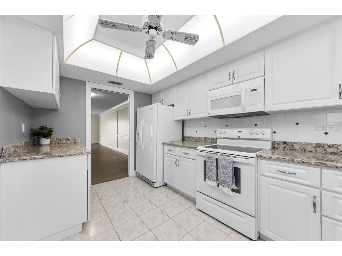 131 Bluff View Drive #111, Belleair Bluffs, FL, 33770 | MLS: TB8409422 ...