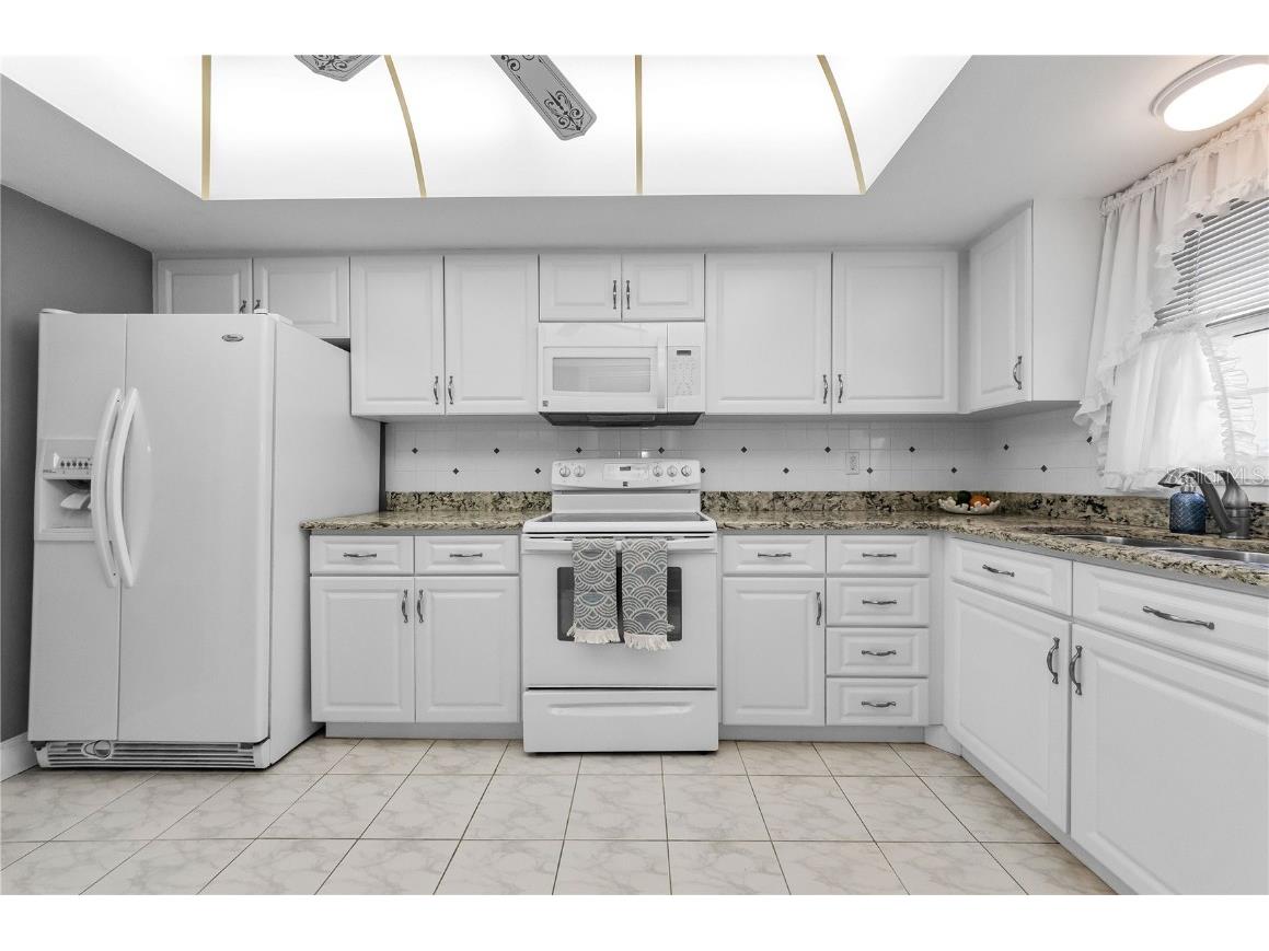 131 Bluff View Drive #111, Belleair Bluffs, FL, 33770 | MLS: TB8409422 ...