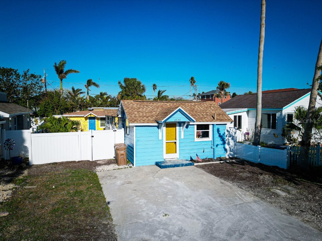 13133 3rd Street E, Madeira Beach, FL, 33708 | MLS: TB8414229 | Edina ...